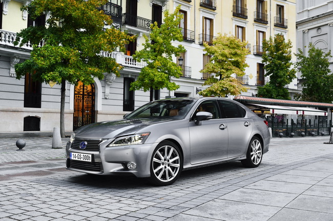Lexus GS 300h Hybrid, polo positivo